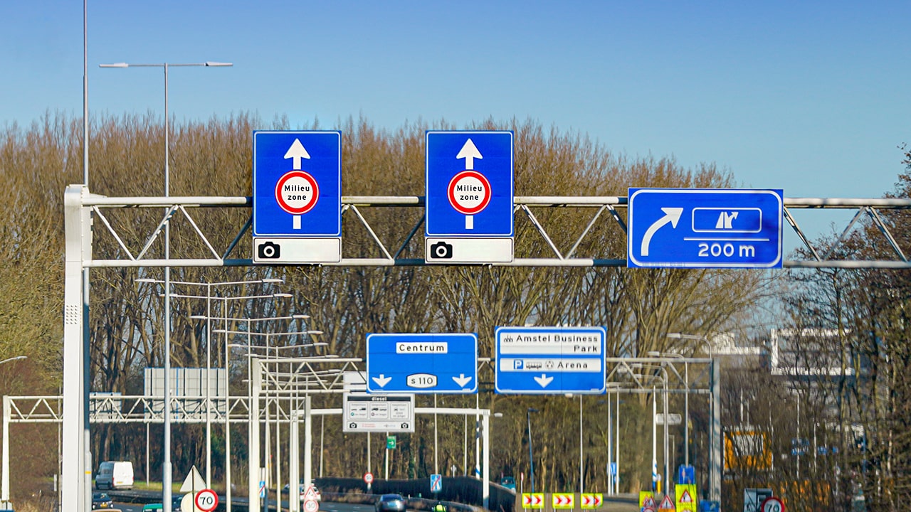 Maintain traffic sign closed C22a | Brickyard